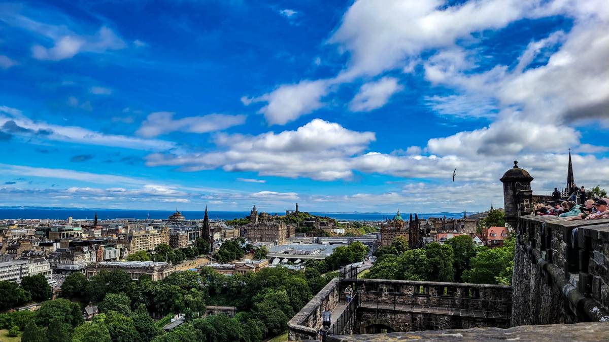 4 Simple Tips for Visiting Edinburgh Castle | MPA Project Travels