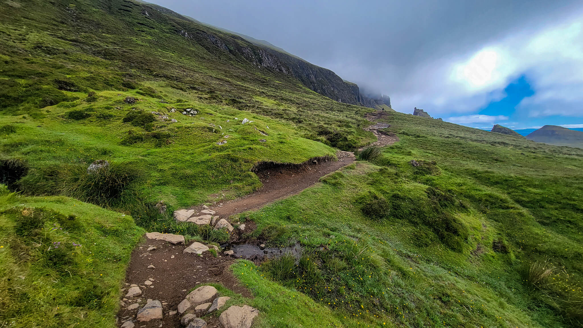 Quiraing Walk: Hiking Scotland’s Beautiful Isle of Skye | MPA Project ...